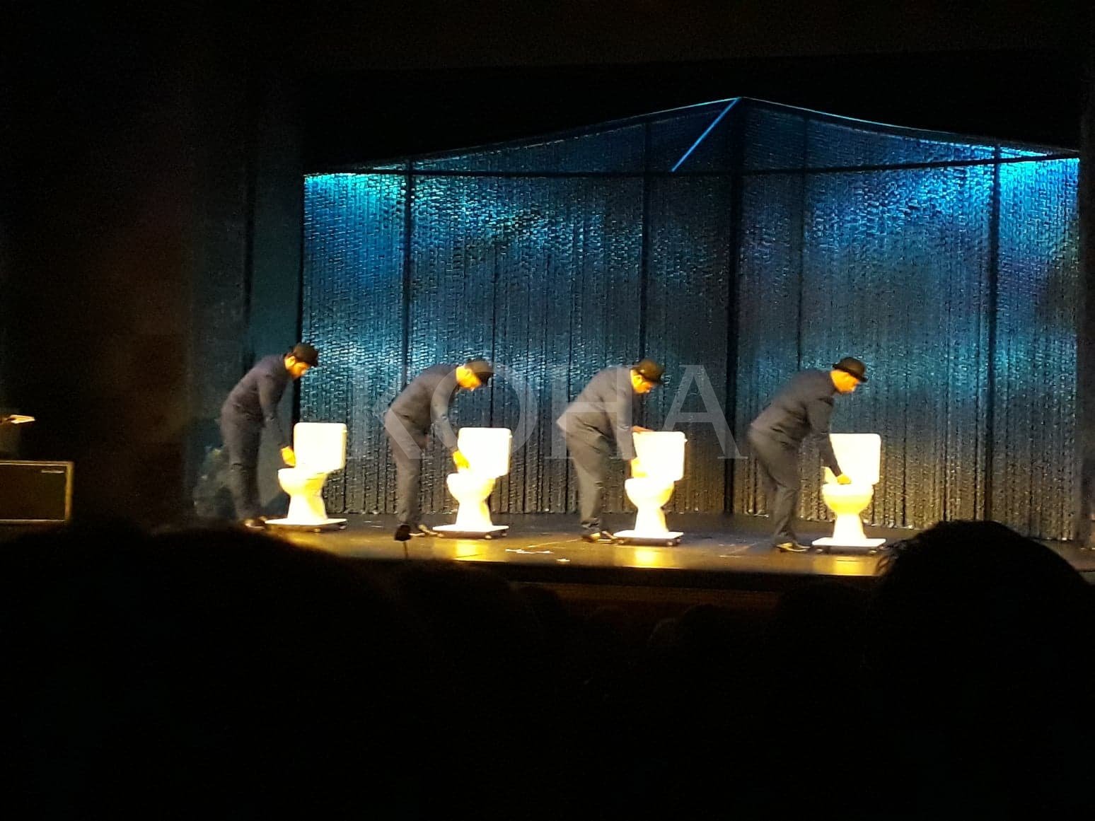 The absence of director Lumi brought tears to the eyes of the actors ...