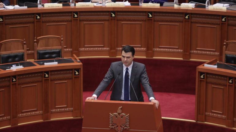 PD avec le même scénario... Basha ne quitte pas la chaire, Ruçi ...