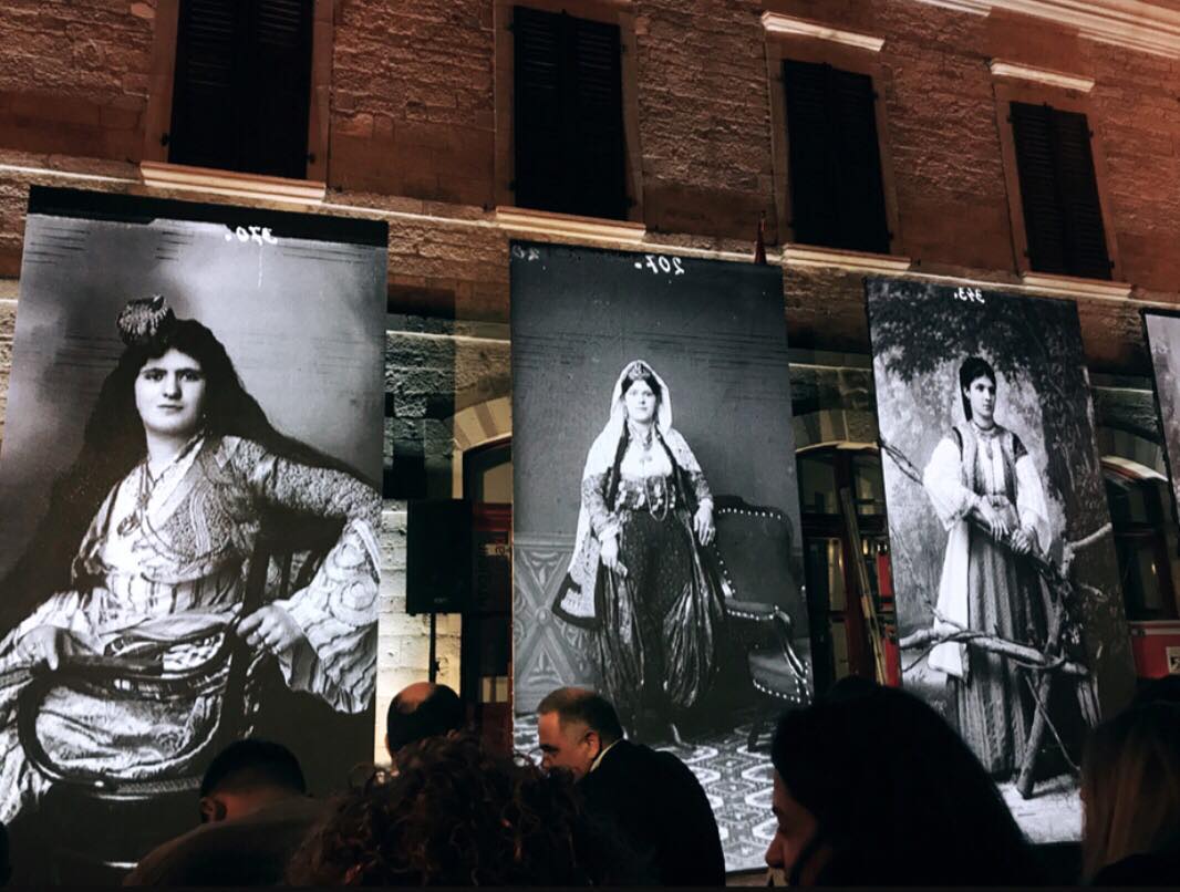 Cuatro diseñadores presentan prendas inspiradas en las fotografías de ...