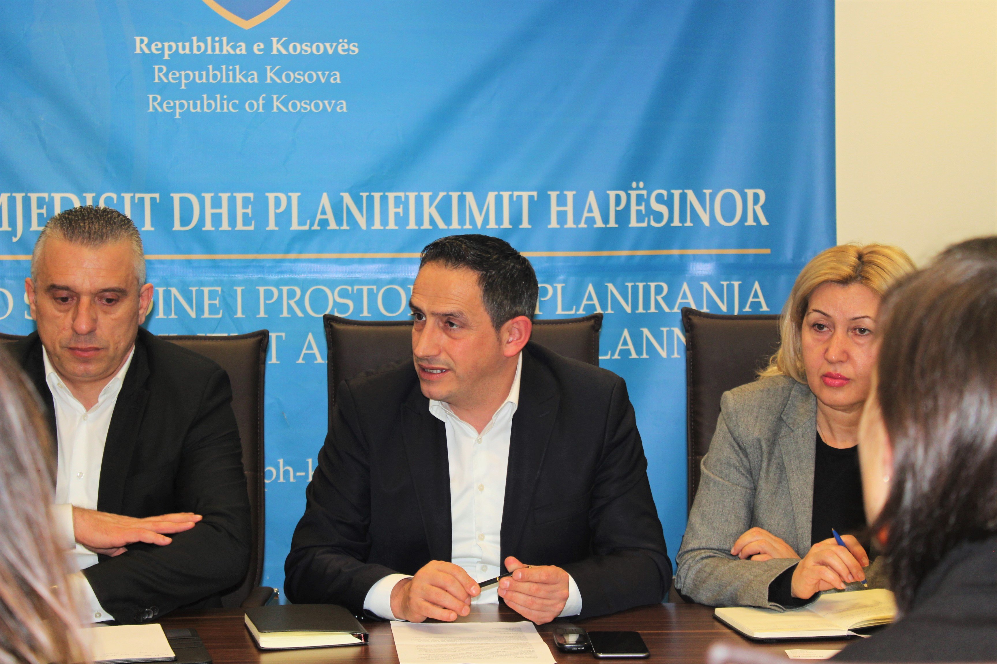 Së shpejti nis projekti për kthimin e shisheve të plastikës, qelqit dhe ...