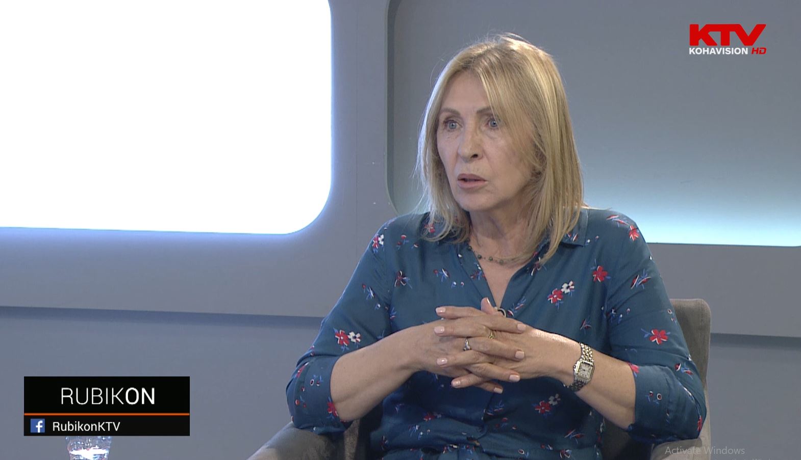 Dobruna tregon për fillet e karrierës si doktoreshë në Drenicë, flet ...