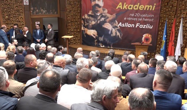 Se conmemora al héroe Asllan Fazliu en el 20 aniversario de la caída ...