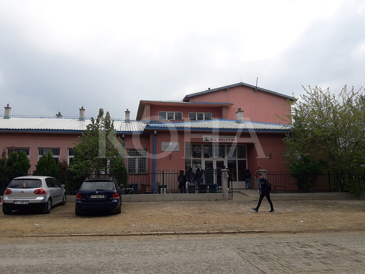 Profesorët në Podujevë bojkotojnë mësimin për shkak të pagave - KOHA.net