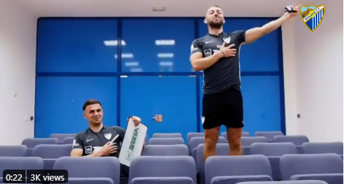 Die Fußballspieler Bare und Sadiku bringen den Spaniern die albanische ...
