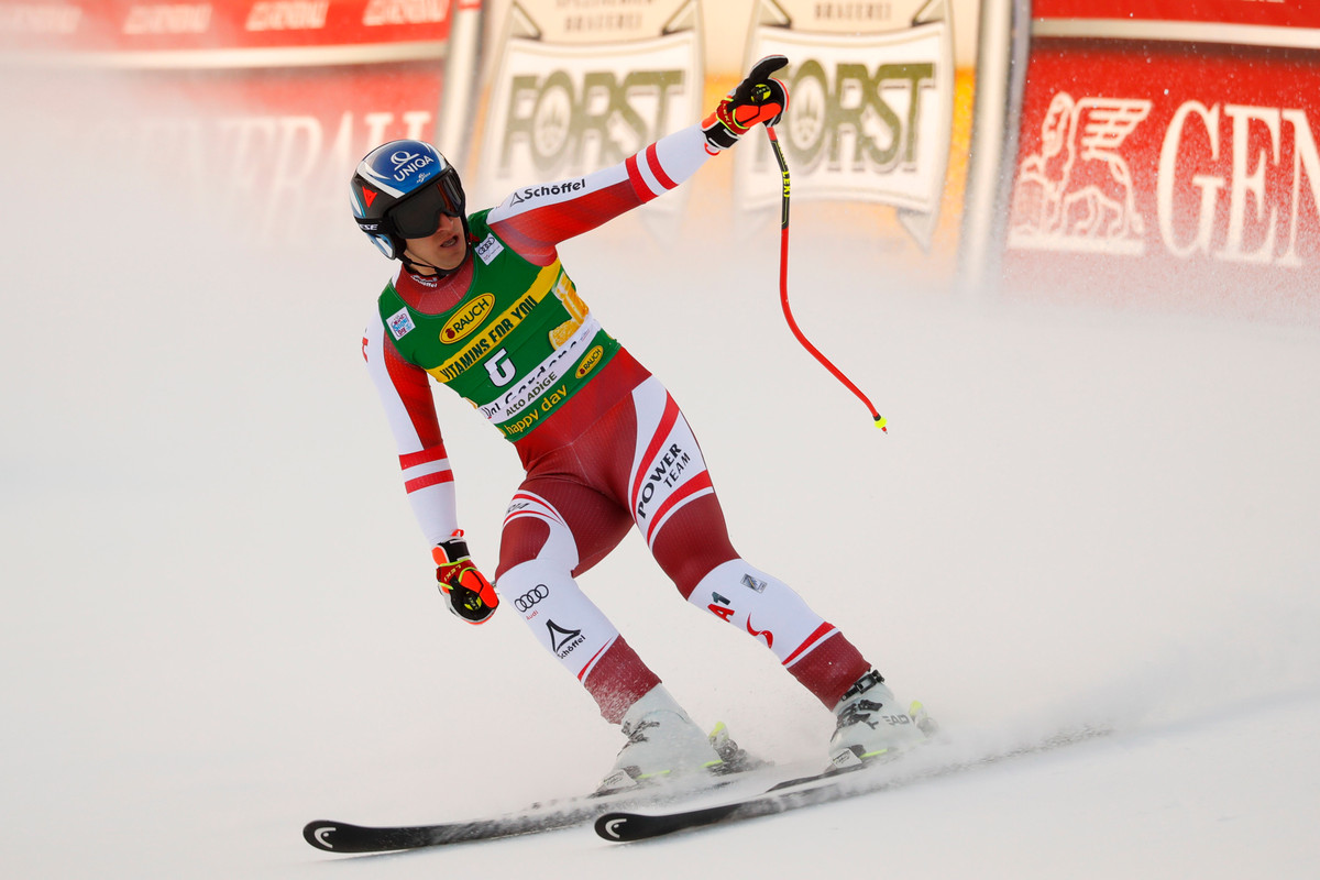 Skitari austriak Mayer fiton garën e lëshimit në Stelvio të Italisë ...