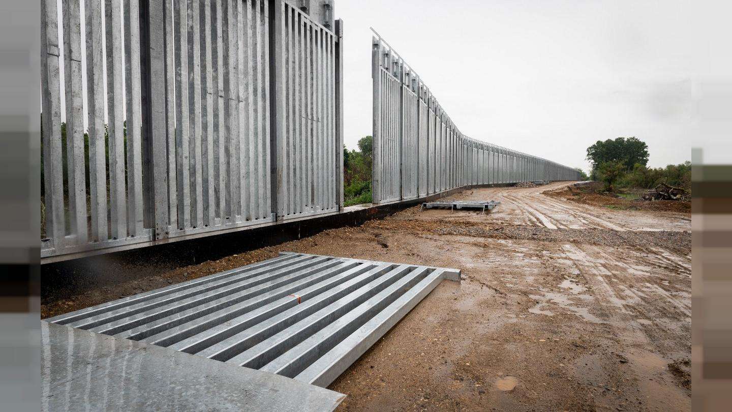 Greqia instalon muri në kufi me Turqinë nga frika e emigrantëve afganë ...