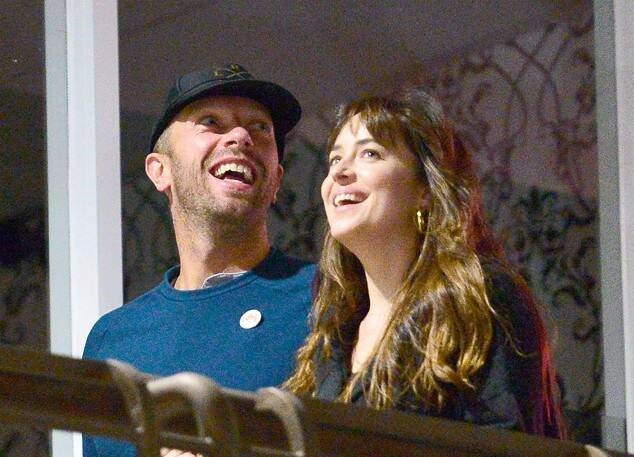 Chris Martin dhe Dakota Johnson kanë filluar të jetojnë bashkë, pas tri ...