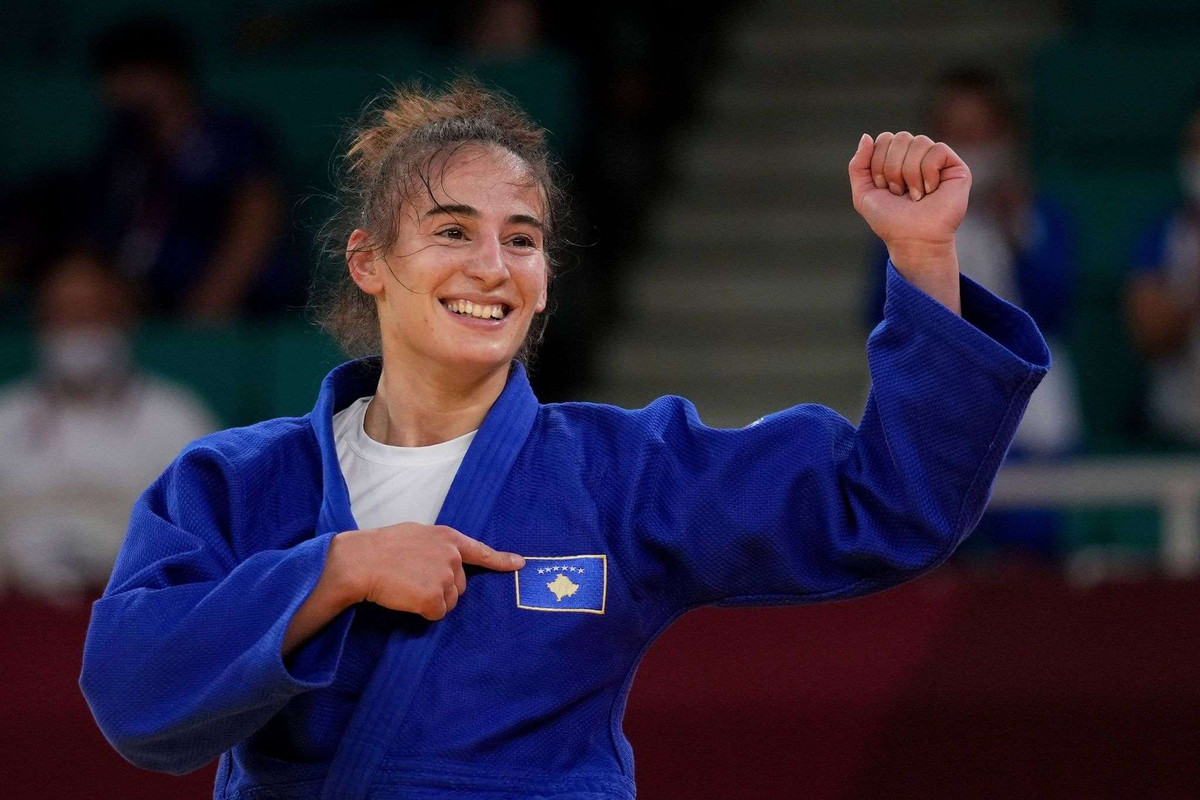 How big is this Kosovo - Nora with Olympic gold medal - KOHA.net