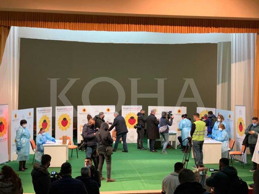 200 mjekë të tjerë do të vaksinohen sot në Kukës - KOHA.net
