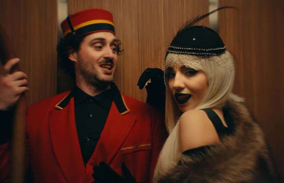 Ava Max trae una canción con DJ Tiësto - KOHA.net