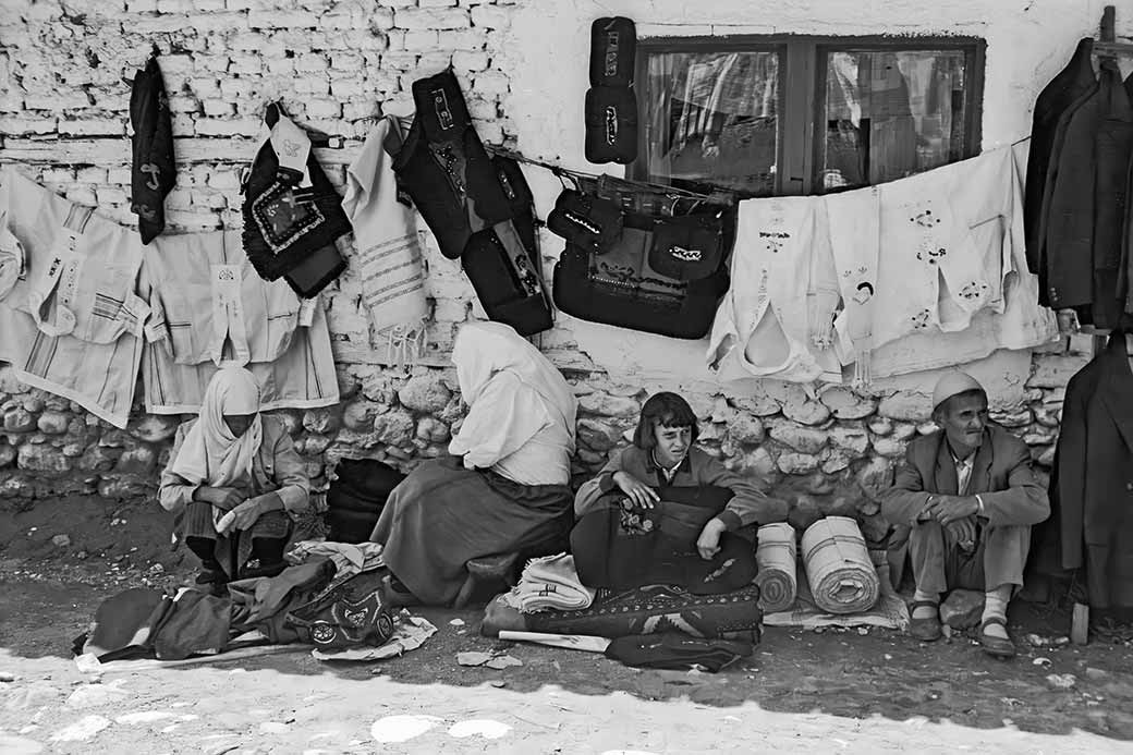 Albanians under Yugoslavia - permanent barrier between Tirana and ...
