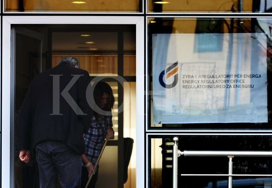 ZRRE: Nga 16 gushti, bizneseve pa kontratë u ndërpritet rryma - KOHA.net