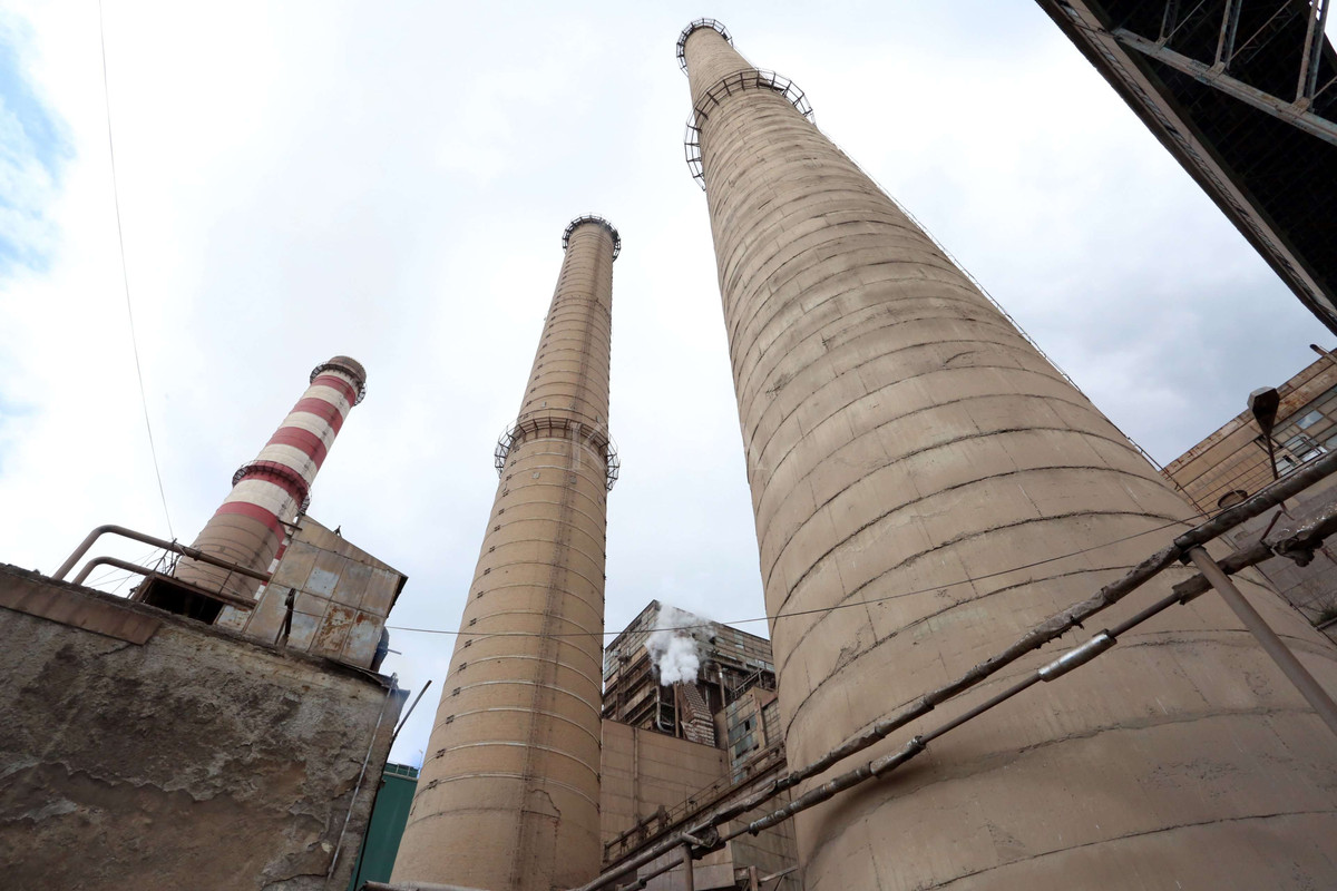 Rreth 380 punëtorë të sigurimit rikthehen nën menaxhimin e KEK-ut ...