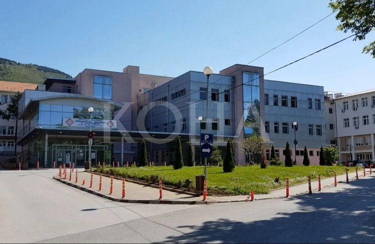 Doli të shëtisë në parkun e spitalit, vdiq pacienti që po trajtohej në ...