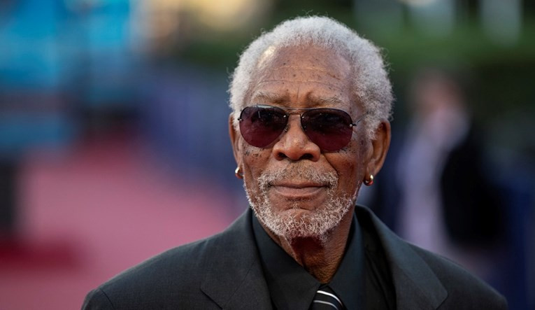 Morgan Freeman mban vathë ari për një arsye të çuditshme - KOHA.net