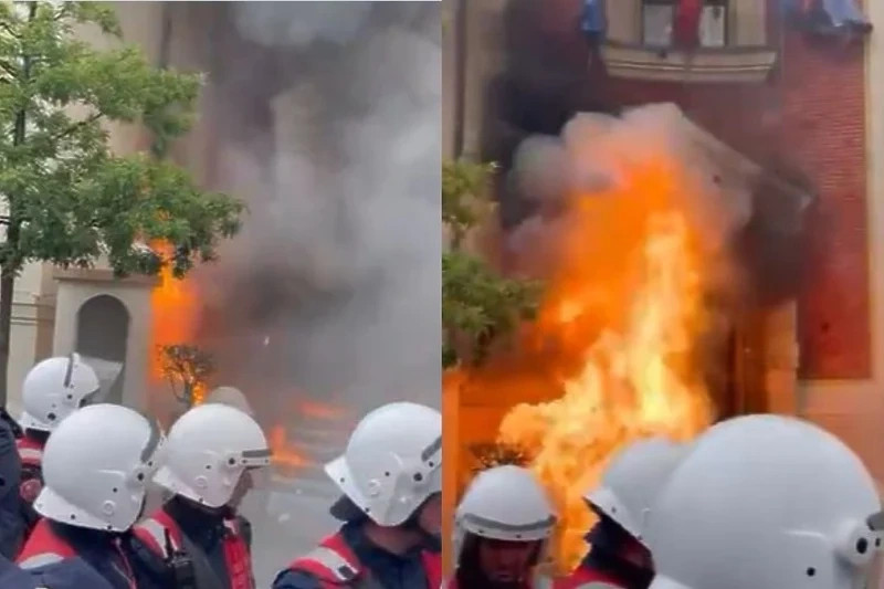 Tym e flakë në protestën e opozitës kundër Erion Veliajt - KOHA.net
