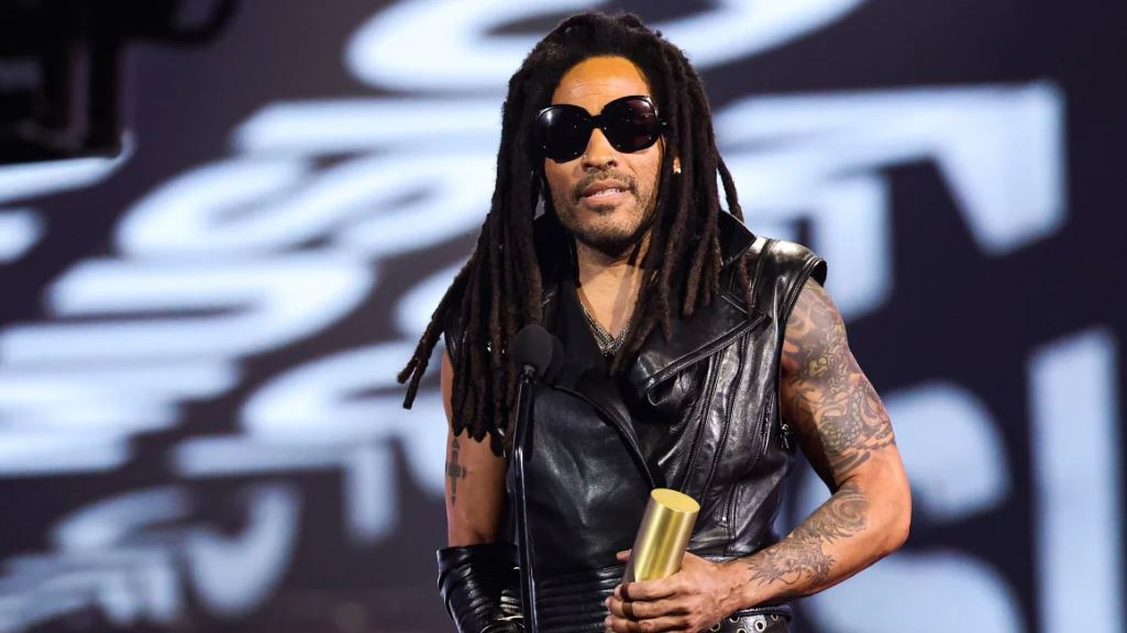 Lenny Kravitz me fjalim inspirues pasi pranoi çmimin “ikonë e muzikës ... Lenny Kravitz me fjalim inspirues pasi pranoi çmimin “ikonë e muzikës ...