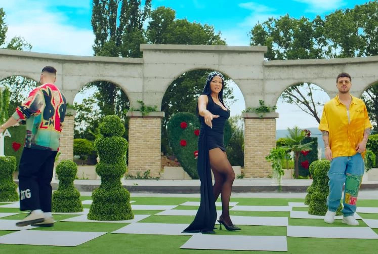 Dj Geek, Ya Nina y Ledri Vula en colaboración - KOHA.net