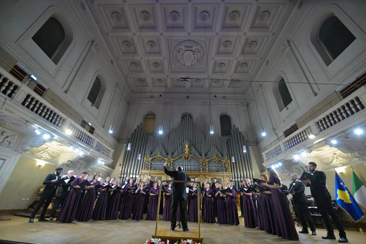 Tri koncertet e Korit në Itali – udhëtim nëpër shekujt e muzikës shqipe ...