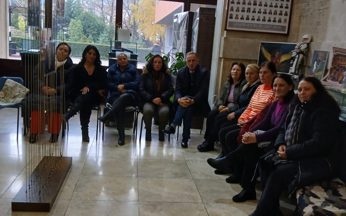 Greva e punëtoreve teknike - Kuvendi ka nënshkruar 6 kontrata ...