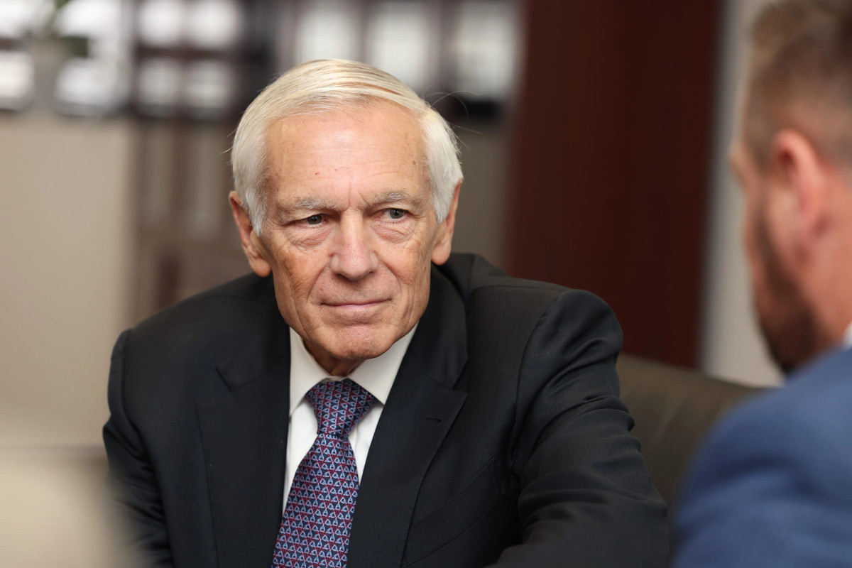 Former NATO commander Wesley Clark begins testimony in The Hague today ...