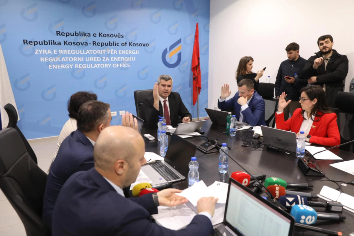 Padia ndaj ZRRE-së për shtrenjtimin e rrymës paralajmërohet për të ...