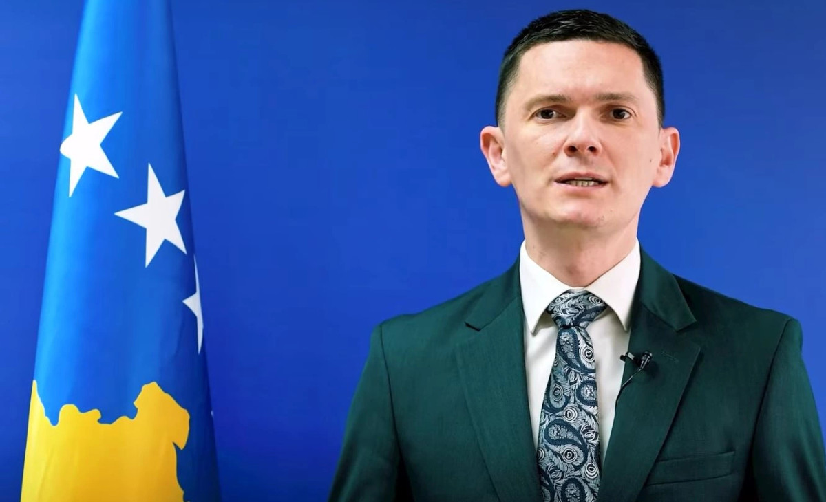 Zëvendësministri Dobruna u largua nga konferenca në Shqipëri, tha se Kosova u prezantua me ...