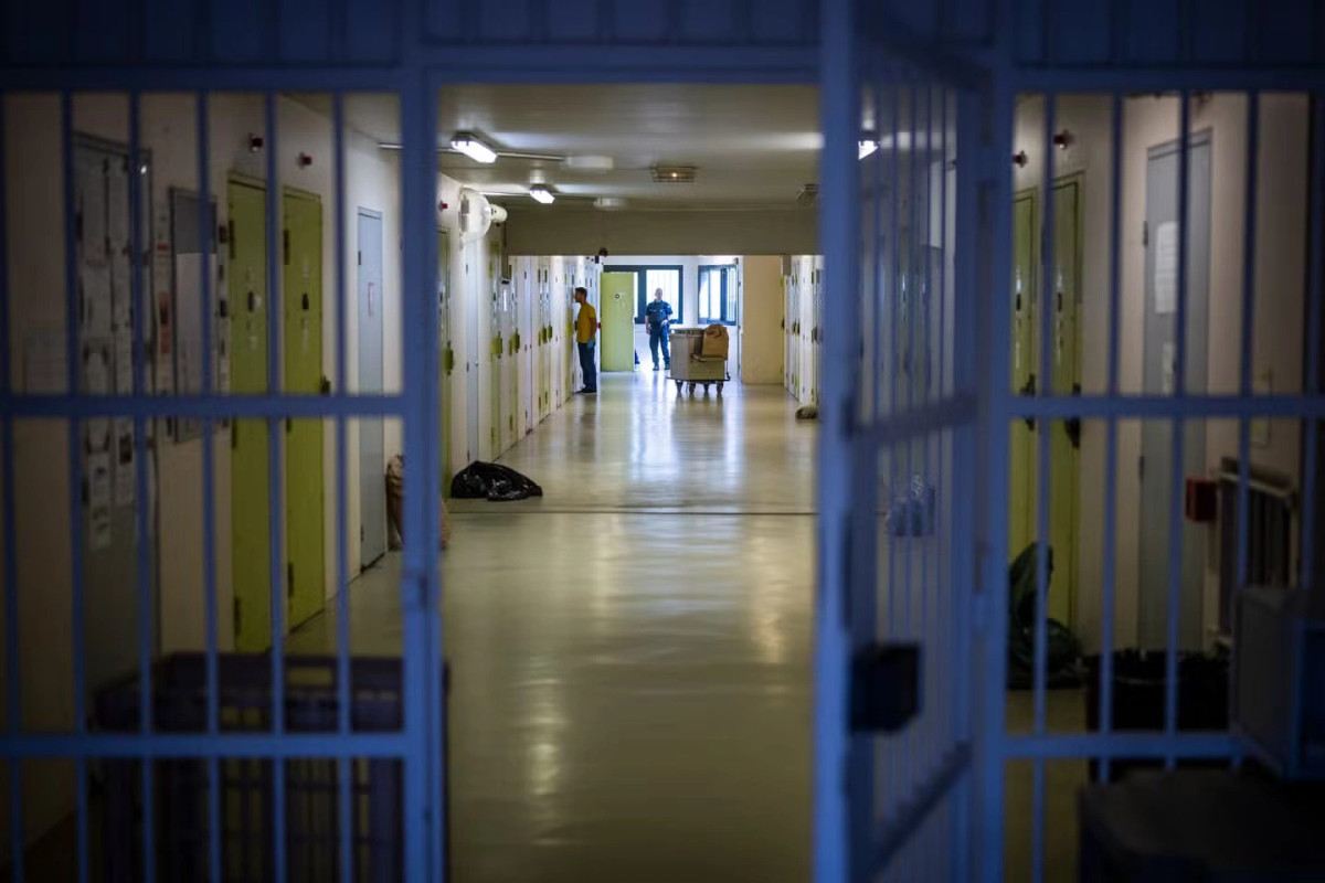 Attacks on several prisons in France - KOHA.net