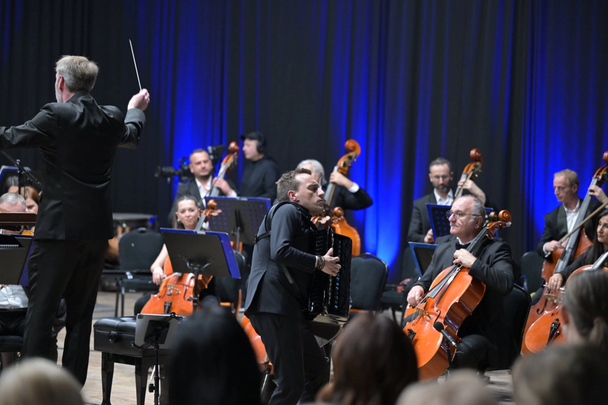 Fizarmonika virtuoze në koncertin e lojës së stileve - KOHA.net
