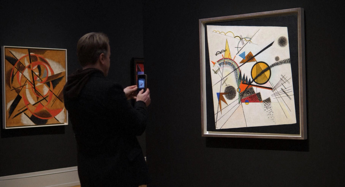 Το Σύμπαν του Καντίνσκι εξερευνά τη χρήση της μορφής και του χρώματος ...