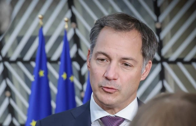 Pluhuri i bardhë që ishte dërguar në zyrën e kryeministrit të Belgjikës ...