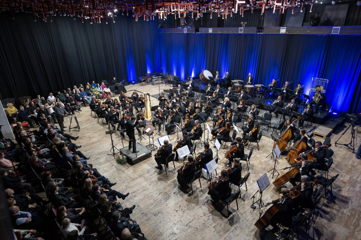Filharmonia në pasion me violinën e madhështinë e Rachmaninoffit - KOHA.net