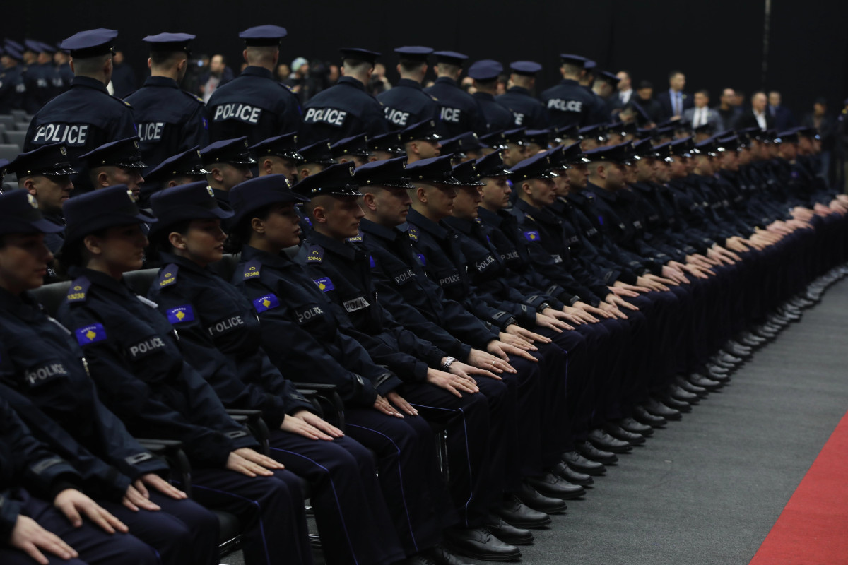 Diplomojnë 462 policë të rinj - KOHA.net