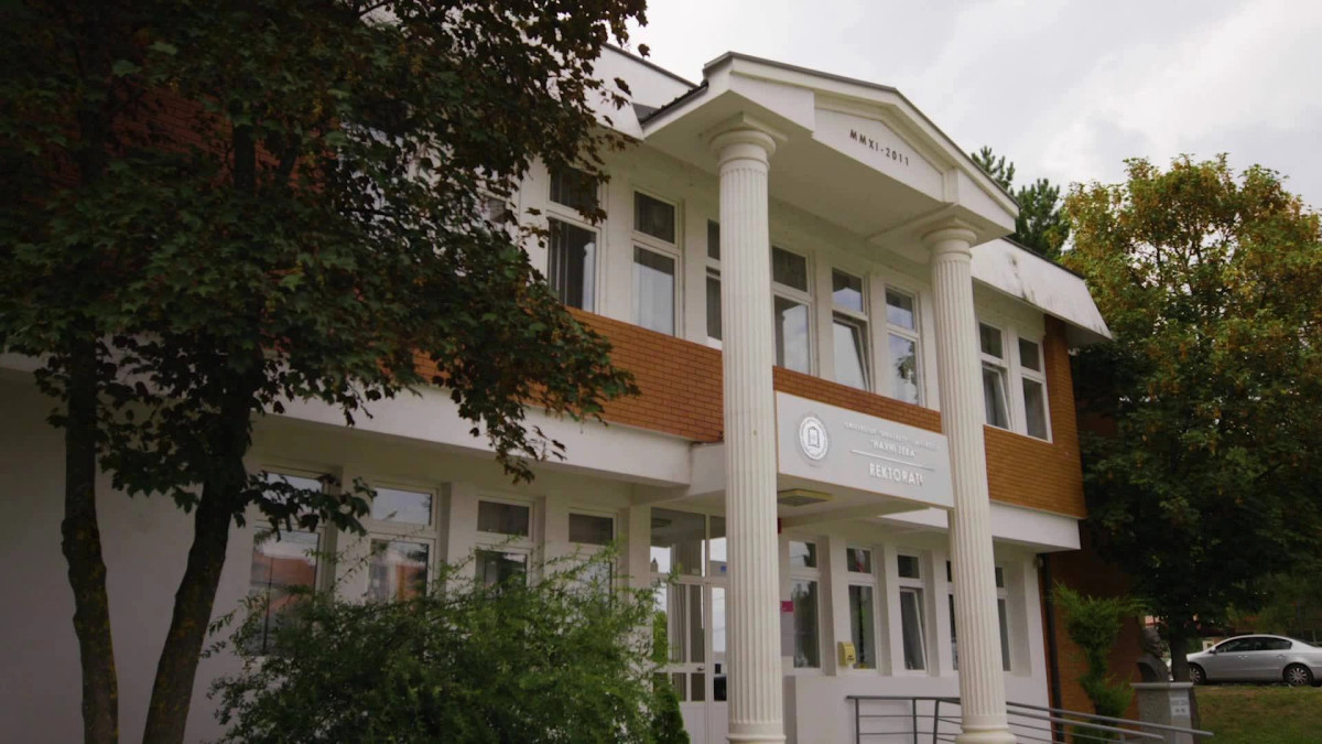 Universiteti “Haxhi Zeka” paditet nga tre profesorë - KOHA.net