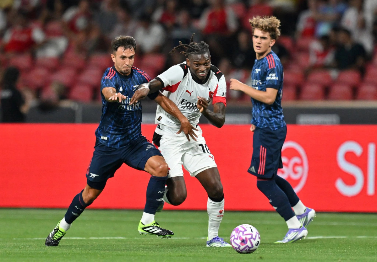 Deux jeunes de 15 ans lors de la victoire d'Arsenal contre Milan - KOHA.net