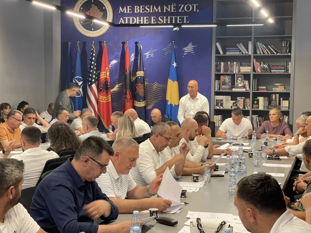 AAK-ja zyrtarizon kandidatët për kryetarë në 11 komuna - KOHA.net