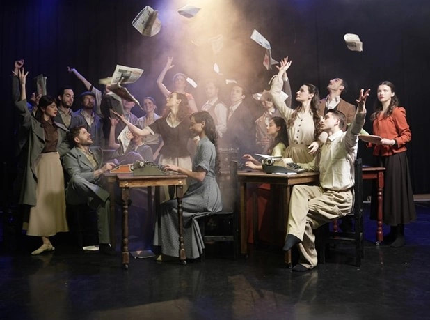 “Deadline” me elegancë ringjall epokën e artë të gazetës - KOHA.net