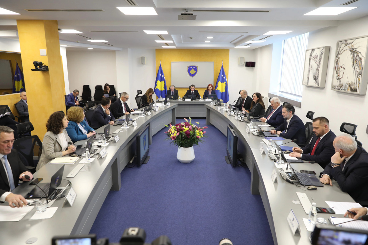 Kritikohet Qeveria për moskundërshtimin e shtrenjtimit të rrymës - KOHA.net