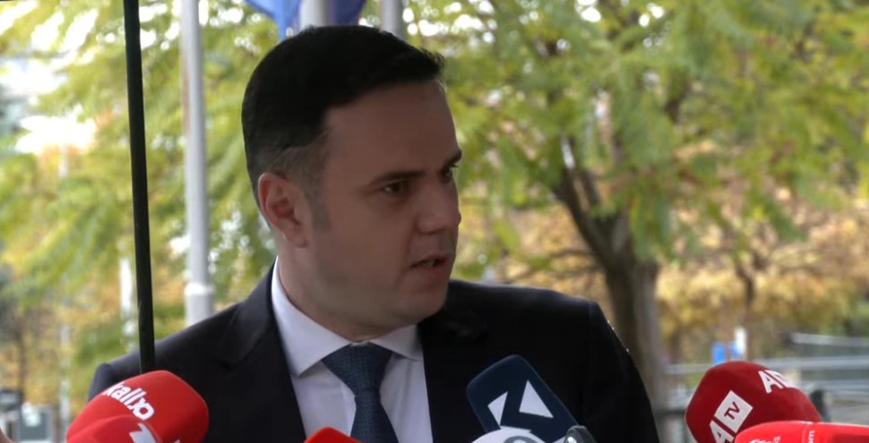 Abdixhiku: Las buenas acciones no se dejan para el último día, hoy cae el telón del engaño ...