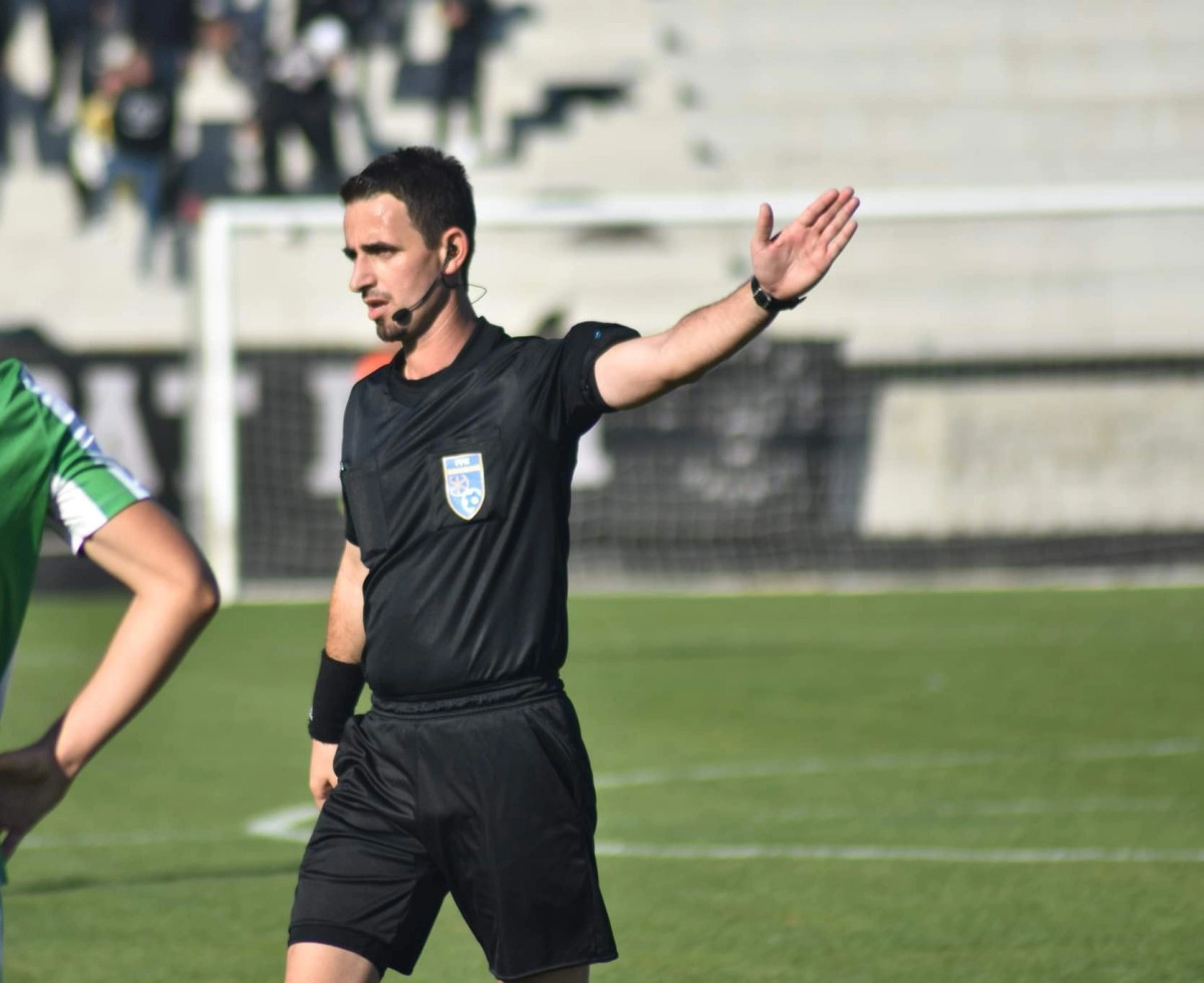 Mervan Bejtullahu árbitro en el partido Dukagjini – Feronikeli 74 ...