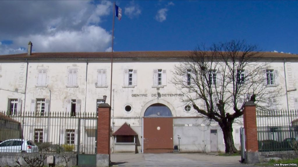 Mbipopullimi i burgjeve në Francë - KOHA.net