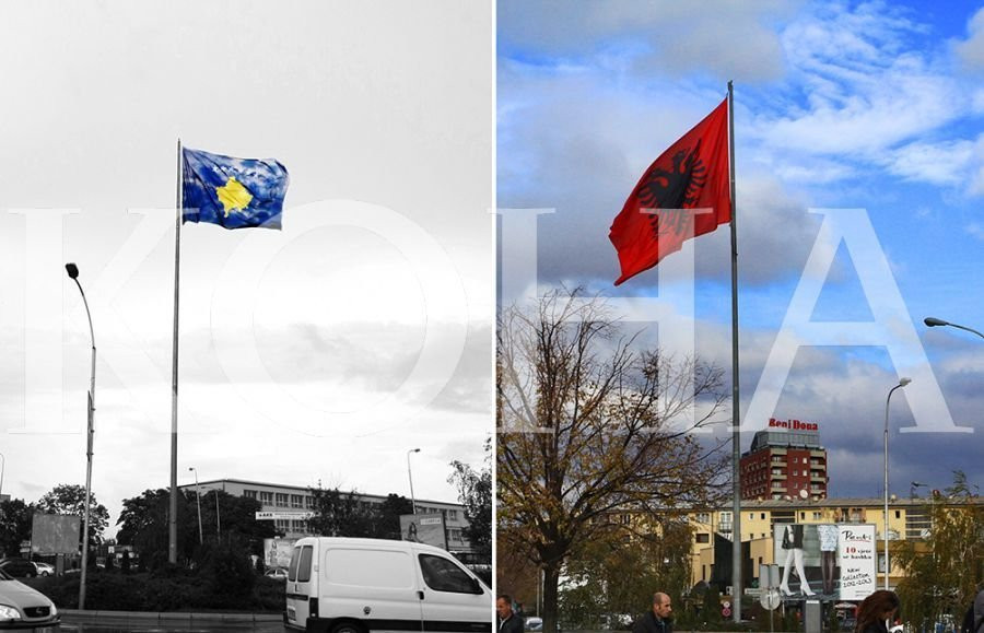 Rikthehet flamuri i Kosovës përkrah atij kombëtar “Te Rrethi” - KOHA.net