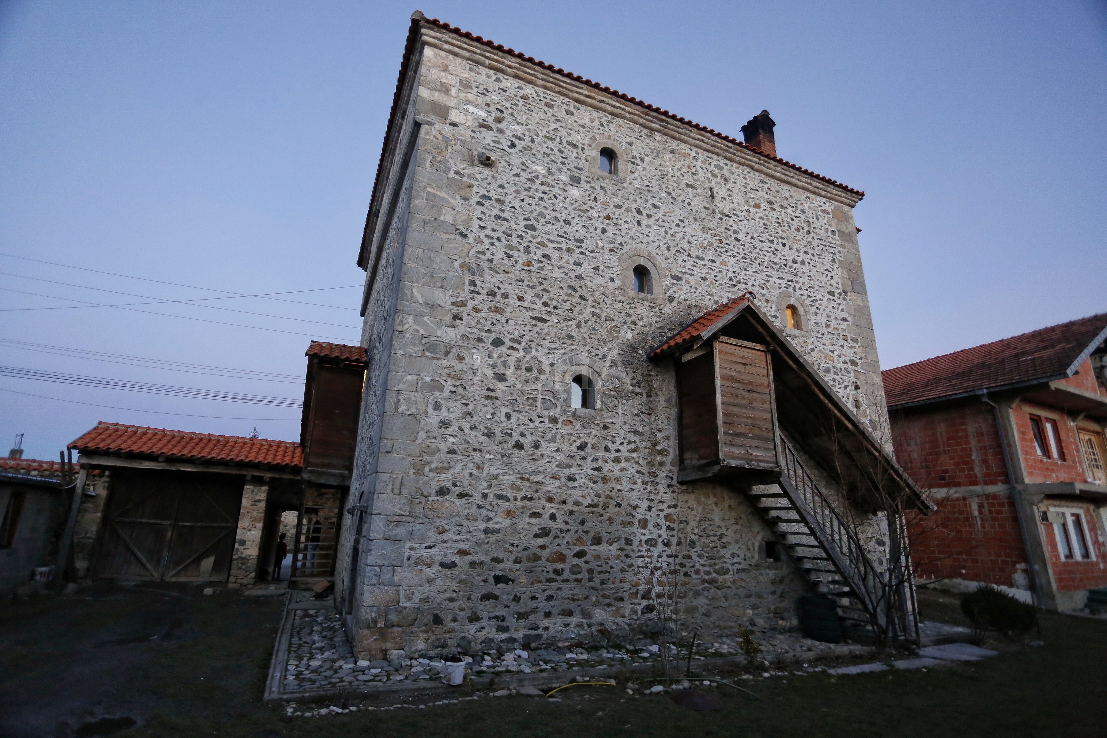 Bliri dhe kulla unike e Osdautajve - dy shenjat e Isniqit - KOHA.net