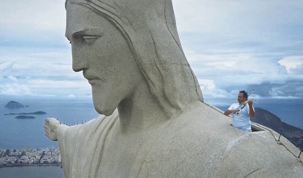 The Albanian violinist who conquered one of the seven wonders of the world - KOHA.net