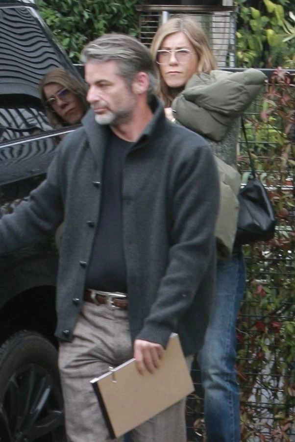 Jennifer Aniston e lumtur dhe e qetë në lidhjen me Jim Curtisin - KOHA.net